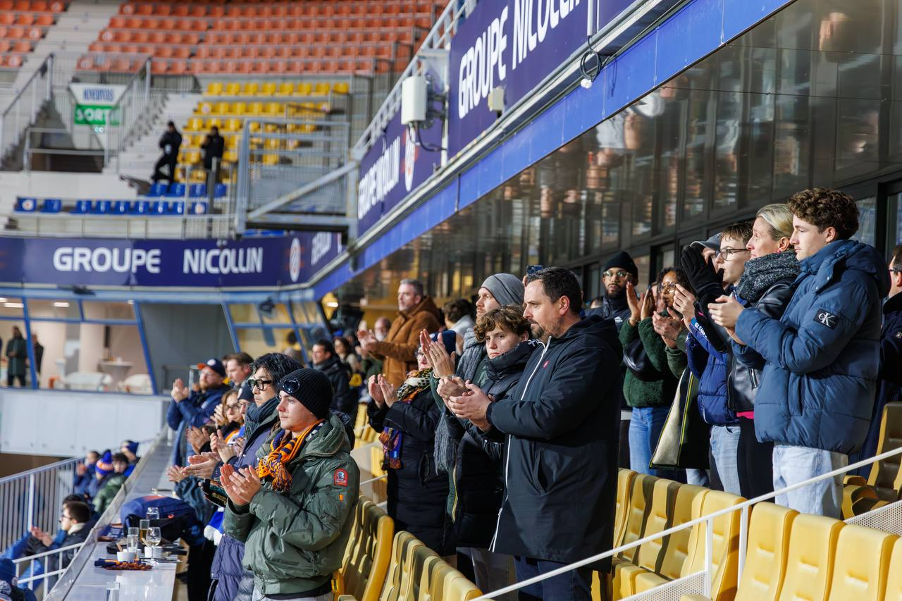 Un tifo géant pour Jean-Louis Gasset au stade de la Mosson - En Commun
